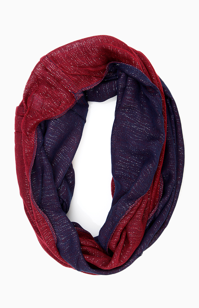 Reversible Scarf in Purple | DAILYLOOK