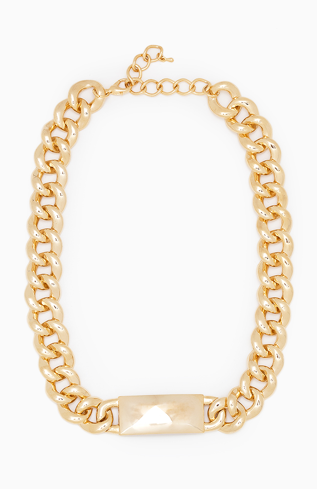 Name Plate Chain Necklace In Gold DAILYLOOK name-plate-chain-necklace-in-gold-dailylook