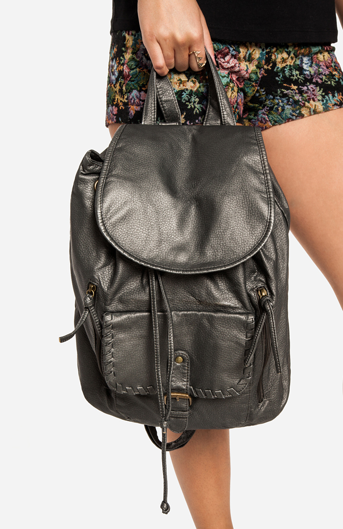 Ahead of the Pack | DAILYLOOK