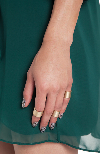 Underneath The Mistletoe | DAILYLOOK