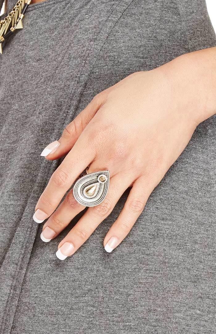 Cold Dust Girl - Styled by Jenn Im | DAILYLOOK