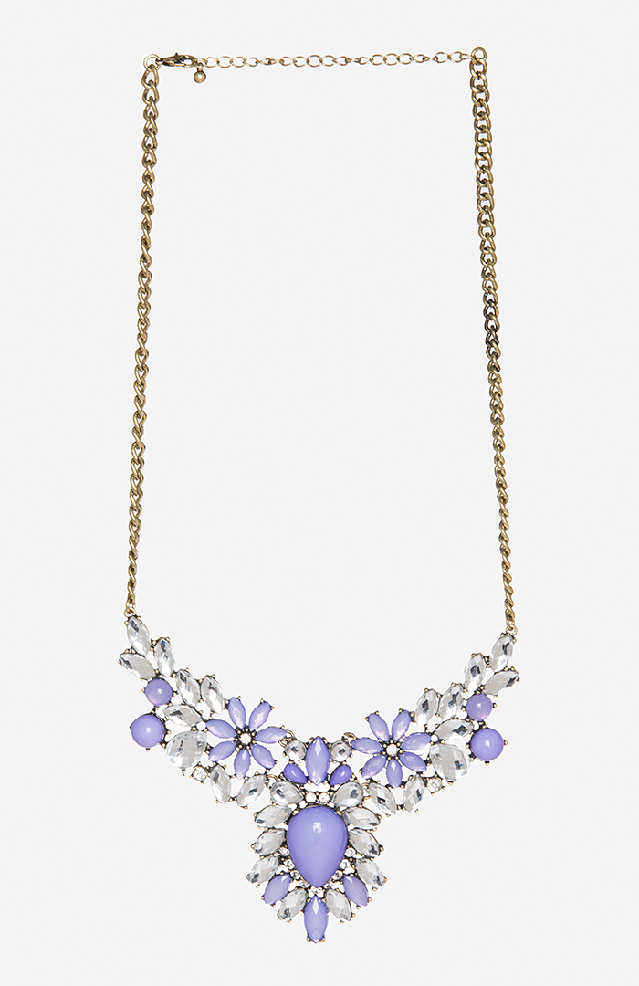 Antiqued Floral Gem Necklace in Purple | DAILYLOOK