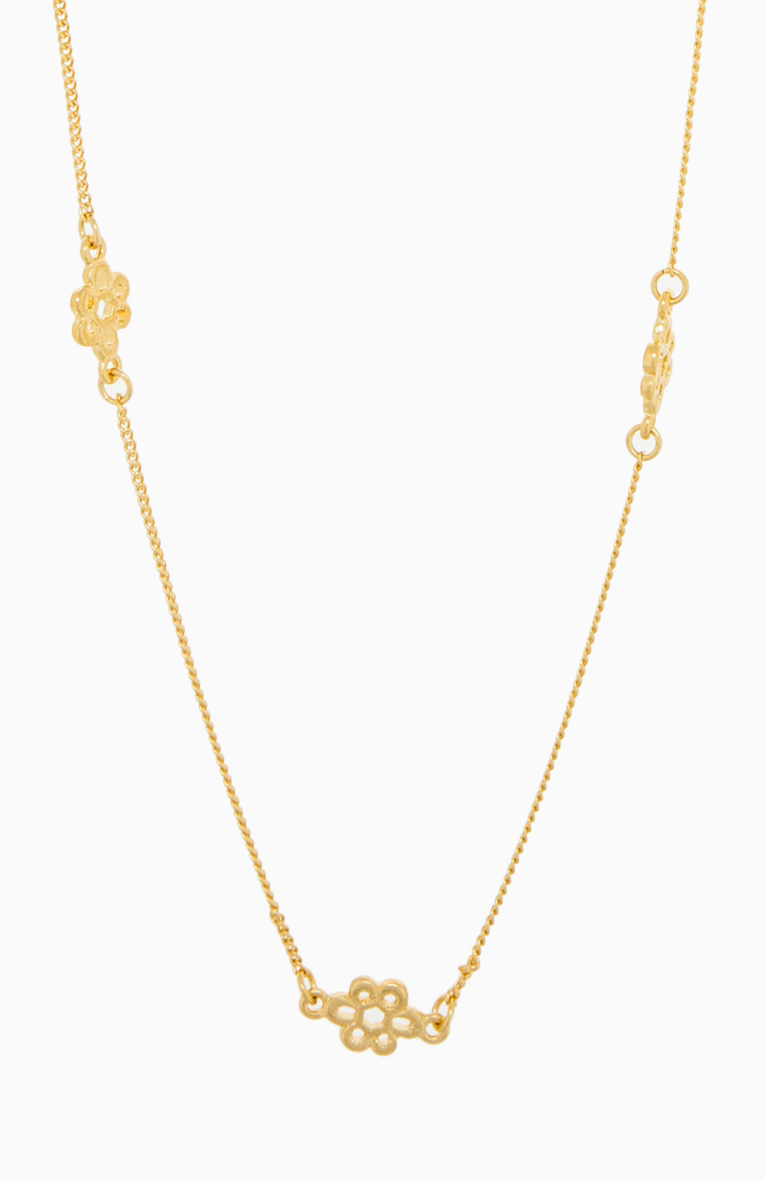 Delicate Flower Chain Necklace in Gold | DAILYLOOK
