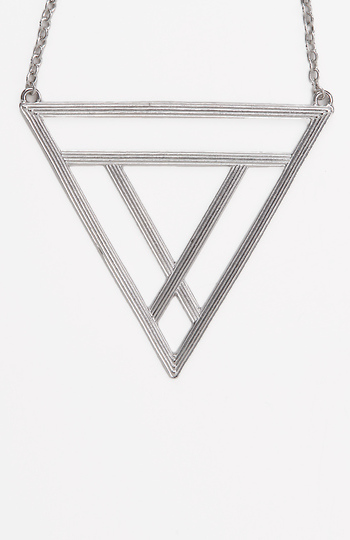 Triangle Symbol Chain Necklace in Silver | DAILYLOOK