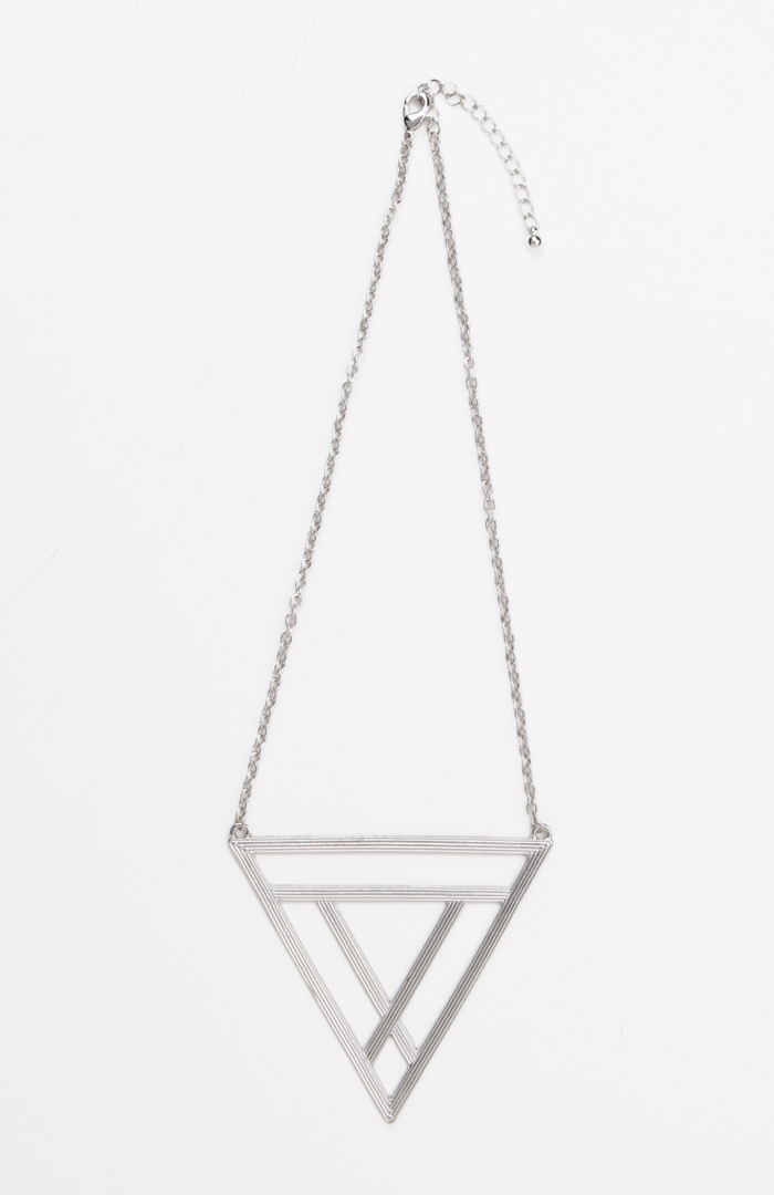 Triangle Symbol Chain Necklace in Silver | DAILYLOOK