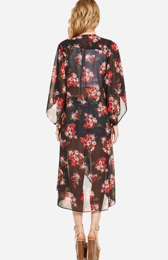 Bouquet of Roses Kimono in Black | DAILYLOOK