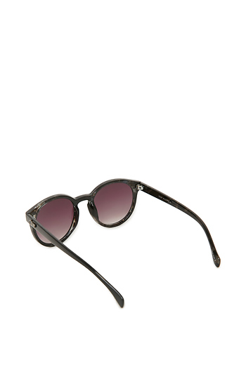 Quay Coy Sunglasses In Black Dailylook