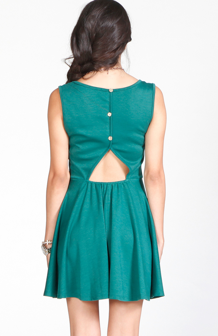 Back Button Dress in Green | DAILYLOOK