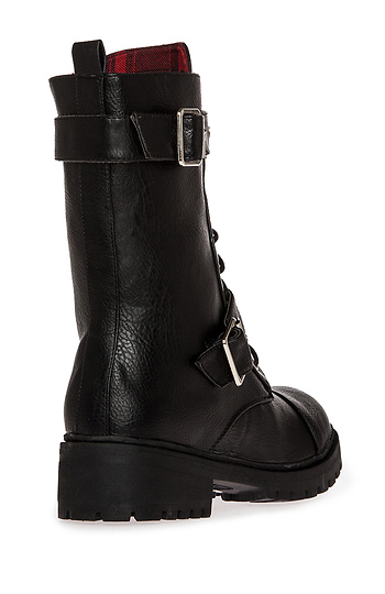 Dirty Laundry Lifeguard Boots in Black | DAILYLOOK