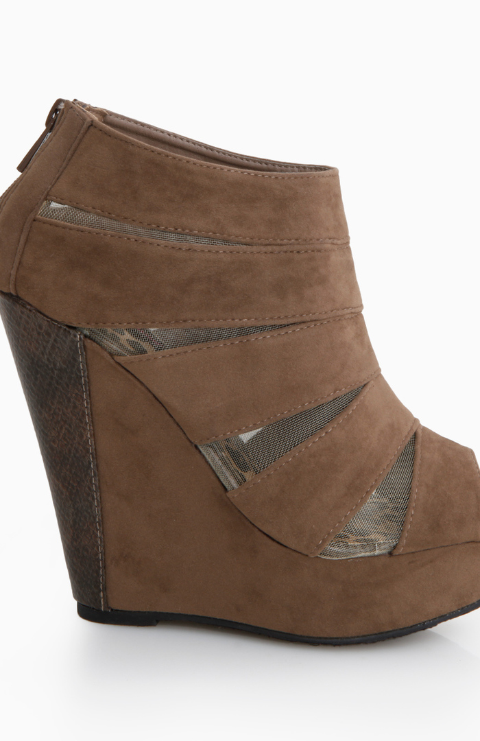 Spider Web Wedge by Dollhouse