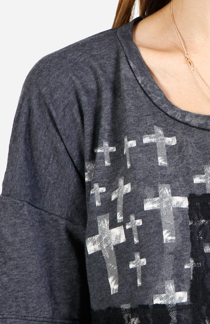 Lace Cross Printed Tee in Charcoal | DAILYLOOK